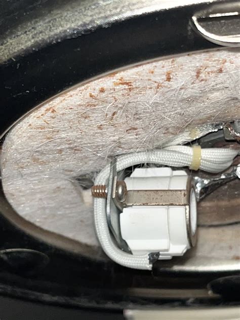 Been Looking For A Lightbulb For This Fixture But Have Not Been Able To Find One Am I Missing