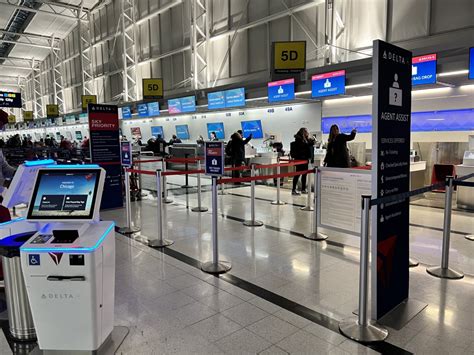 Review Delta Connection Skywest Embraer 175 First Class Chicago