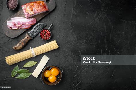 전통적인 이탈리아 파스타 카르보나라를 위한 신선한 원료 검은 돌 배경 상단 보기 플랫 레이 텍스트 복사 공간 검은색에 대한 스톡 사진 및 기타 이미지 Istock