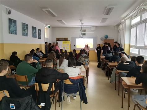 Угледни час у СШ Драгачево у Гучи Епархија жичка