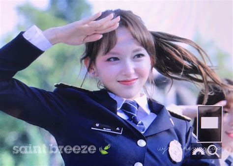 오늘자 제복 입고 레전드찍은 우주소녀 미친비쥬얼 인스티즈 Instiz 이슈 카테고리