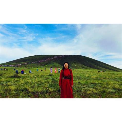 Хамгийн залуу аймгийн алдарт уяач цолтой эмэгтэй