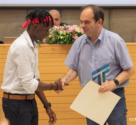 Ο νεαρός φοιτητής Barasa Daniel που θέλει να αλλάξει τον κόσμο Η ζωή στην Ουγκάντα και η