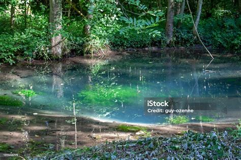 프레헨코트 선회 우물 푸른 색 우물 피카디 합계 오츠 드 프랑스 피카디에 대한 스톡 사진 및 기타 이미지 피카디 원천