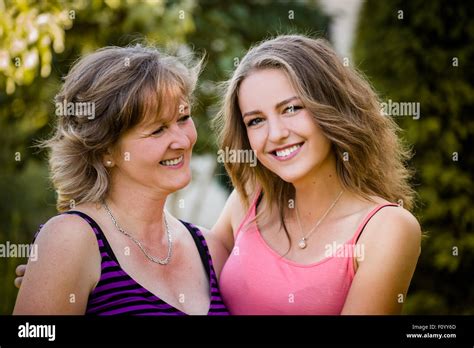 Reife mutter Fotos und Bildmaterial in hoher Auflösung Alamy