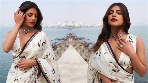 Priyanka Chopra Hot Cleavage Exposed In Saree Glamsundari In