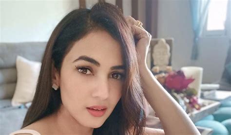 Sonal Chauhan In Bathing Suit Is Always Looking For My Best Angle