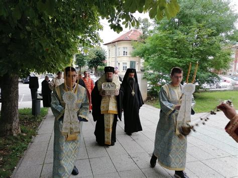 Във Враца пристигнаха за поклонение мощите на св Лука Симферополски снимки