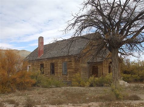 10 Secluded Towns In The Central Utah Desert Provide Tranquil Escape