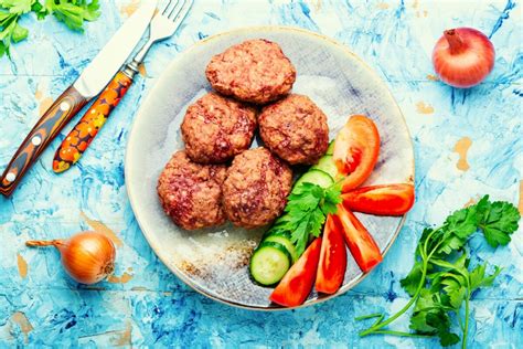 Омилен рецепт во Турција Пробајте ги неодоливите ќофтиња со салата од грав Слободен печат