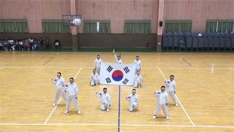 호계고등학교 총학생회 📚호계고 독서and영화감상 동아리 라온제나 입니다📚 ️ 각 반에 배부한 지원서를 작성한 후 79목까지 2 4권혜원 또는 2 3 이여주에게 제출해