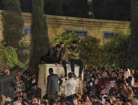 گل همیشه بهار On Twitter عکس‌هایی دیدم از بلایی که دیشب بر سر حافظیه