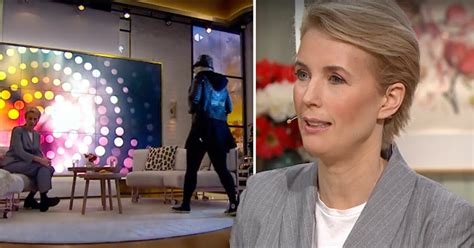Artisten Sofie Svensson Tvingades Avbryta I Nyhetsmorgon Hänt