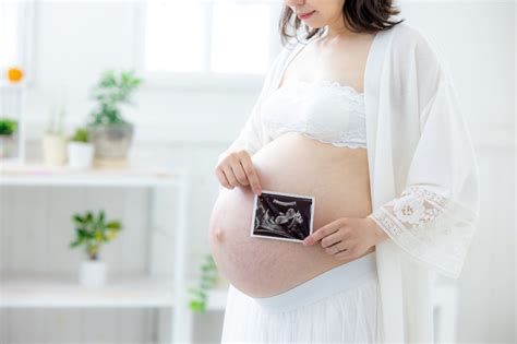 エコー写真、マタニティーフォトの「sns投稿」に相次ぐ賛否…実は“否定派”の方が多い？ 「モヤモヤする」「わざわざ見せる必要ある？」 オトナンサー