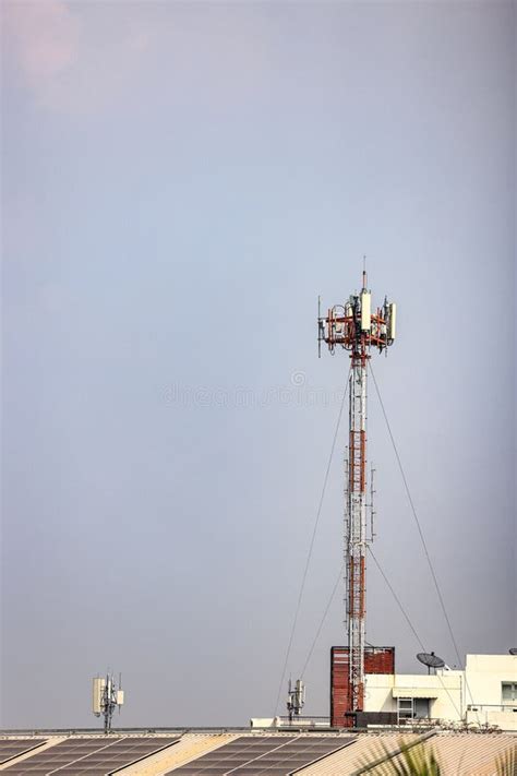 Wireless Communication Antenna Pole Mobile Phone Mast Antenna Pole On Top Of Dilapidated