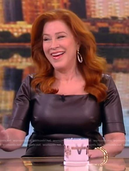 Lisa Ann Walter Outfits At Wornontv