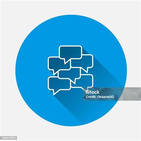 파란색 배경의 음성 버블 아이콘입니다 긴 그림자가 있는 플랫 이미지 쉽게 편집 그림을 위해 그룹화 된 레이어 당신의 디자인에