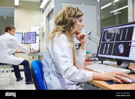 Xth 225 Computed Tomography System Industrial X Ray Technicians Inspect The Internal