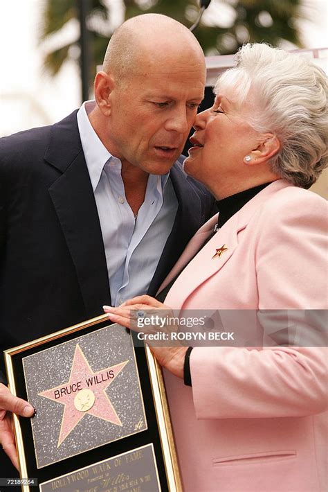 Us Actor Bruce Willis Listens To His Mother Marlene Willis At The Nachrichtenfoto Getty Images