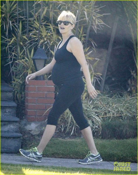 Reese Witherspoon Baby Bumpin Workout Photo Pregnant Celebrities Reese