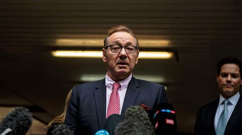 奧斯卡影帝奇雲史柏西性侵案獲判無罪 一洗污名當場激動流淚