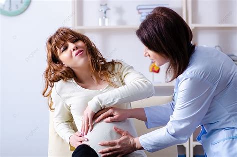 경험이 풍부한 의사 산부인과 의사를 방문하는 젊은 임산부 경험이 풍부한 의사 산부인과 의사를 방문하는 젊은 임산부 벡터 배경 및 무료 다운로드를위한 그림 Pngtree