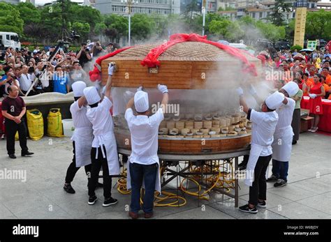Chinese Chefs Heat 1098 Steamed Dishes In A Giant Food Steamer To