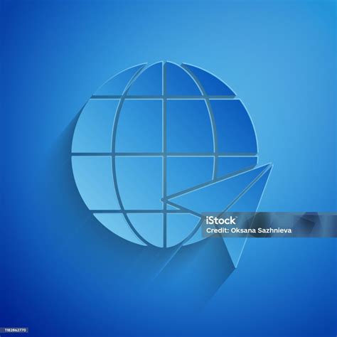 파란색 배경에 격리 된 지구 아이콘의 종이 잘라 위치 세계 또는 지구 기호입니다 종이 아트 스타일입니다 벡터 일러스트레이션 0명에 대한 스톡 벡터 아트 및 기타 이미지