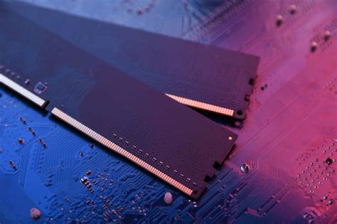 마더 보드의 컴퓨터 메모리 Ram 확대 시스템 메인 메모리 랜덤 액세스 메모리 온보드 컴퓨터 정보 컴퓨터 구성 요소 Ddr3 Ddr4 Ddr5 프리미엄 사진