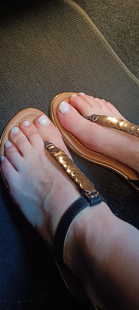 Pretty Feet In Sandals Feetplaza