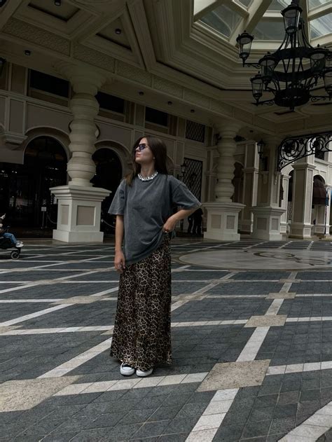 Стильный образ образ повседневный юбка макси леопардовая юбка в 2024 г Леопардовая юбка