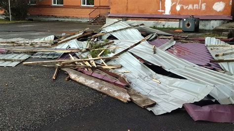 ფოთის ნიკო ნიკოლაძის სახელობის მეორე საჯარო სკოლის შენობას ძლიერმა ქარმა სახურავის ნაწილი