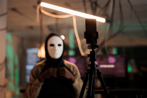 Free Photo Smartphone Recording Hacker Asking Money For Ransom On Internet