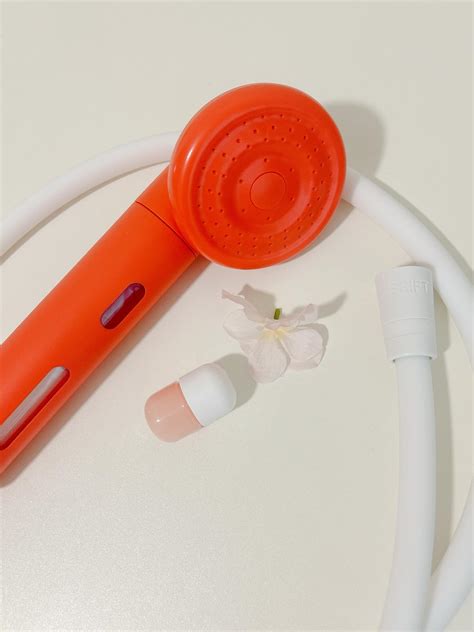 쀼의 이레맘생활 김은진 제품제공 색감톡톡 향기가득 캡슐샤워기 🚿 컬러감 장난 아니죠 무채색만 가득한 울집 화장실에 컬러포인트 첨에는 너무 튀는거 같단 생각였지만