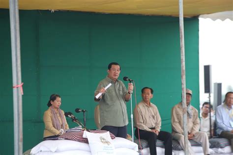 សម្តេចតេជោ ហ៊ុន សែន ណែនាំឲ្យរដ្ឋមន្ត្រីក្រសួងកសិកម្ម សិក្សាផលិតពូជស្រូវឲ្យបានសុទ្ធល្អ