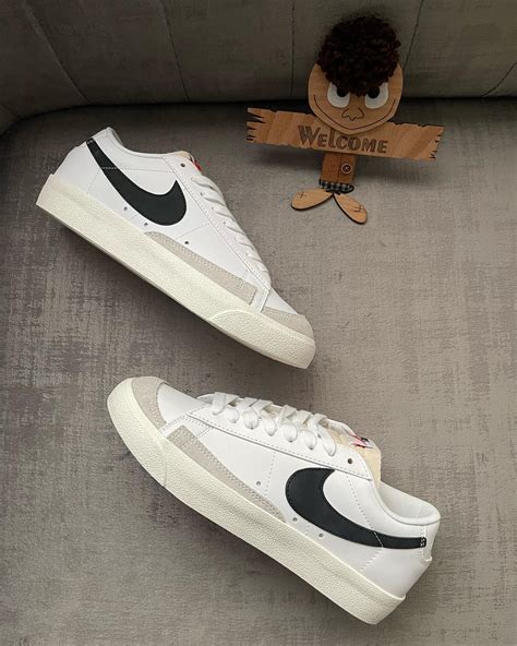 ‎کتونی مستر بلبلی‎ ‎ایندفعه با استیکره خودم اومدم توو عکس 😅🧑🏻‍🦱 بلی