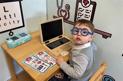 Хоёр настайдаа өөрөө уншиж сурсан хүү алдарт Менсагийн хамгийн залуу гишүүн болжээ