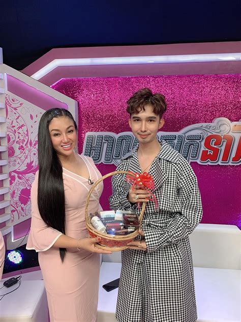 មែនលំៗទេណា កូនក្រមុំចង់ជួលគាត់ម្នាក់នេះផាត់មុខ ទាល់តែចំណាយប្រាក់ខ្ទង់ពាន់ដុល្លារ