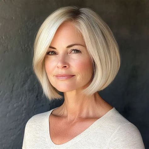 30 Stunning Wedge Haircuts For Older Women To Revamp Your Look