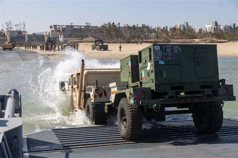 3rd Mlg Conducts Instream Offload With Usn Rokmc During Freedom Banner 25 U S Marine Corps