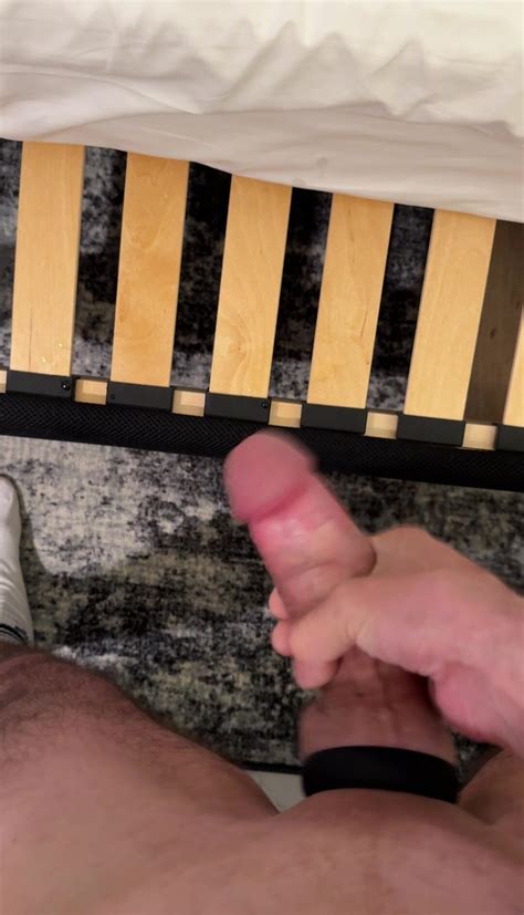 Cumming Under Hotel Bed 日本語で Cumming Under Hotel Bed 日本語で