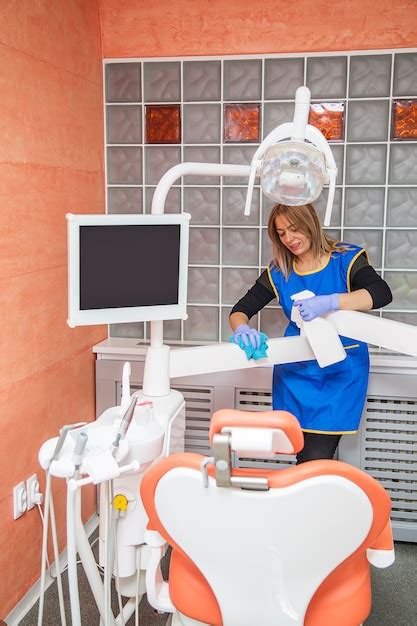 Limpieza De Consultorio Dental Foto Premium