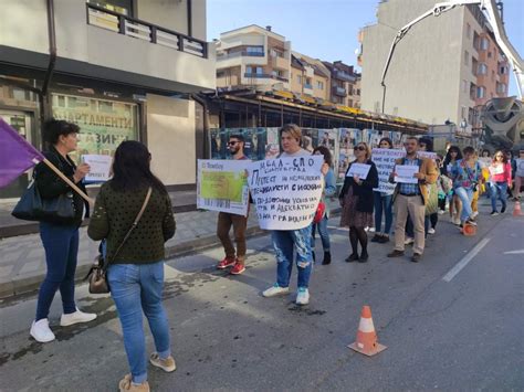 Десети протест на медицинските специалисти от Благоевград Новини БНР Новини