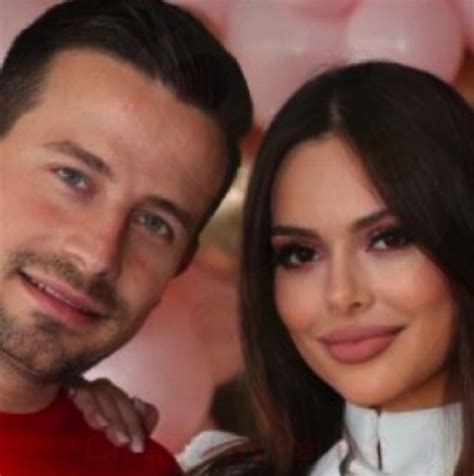 Снахата на Доган се появи с изящна приказно красива рокля на рождения си ден За Жената