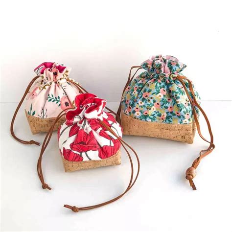 How To Make A Flat Square Bottom Drawstring Dice Bag Free Pattern Mindy Makes Drawstring