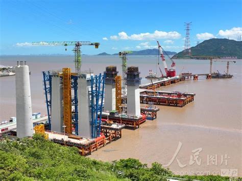 浙江舟山：西堠门公铁两用大桥建设正酣 人民图片网