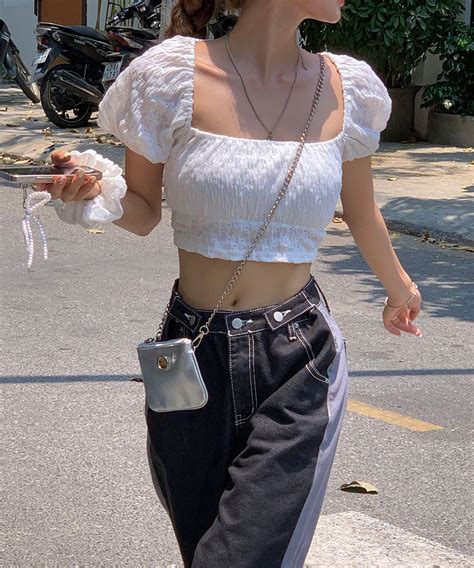 밍피스 시슬 퍼프 크롭 백리스 리본 펀칭스퀘어넥 블라우스