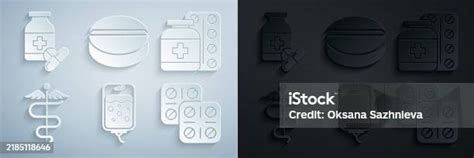 세트 Iv 백 약병 및 알약 Caduceus 뱀 의료 기호 알약 물집 팩 또는 정제 및 아이콘 벡터 3차원 형태에 대한 스톡