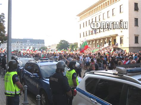 Пари вместо отпуск за полицаите при извънреден труд в работни дни