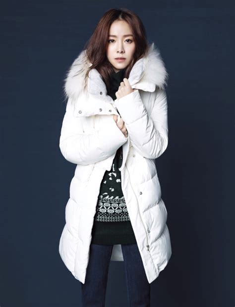 패션엔 스타일리시한 겨울 패딩 룩을 원한다면 한지민처럼 입어봐